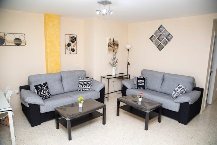 Encanto Trianero, Amplio E Independiente. - Seville