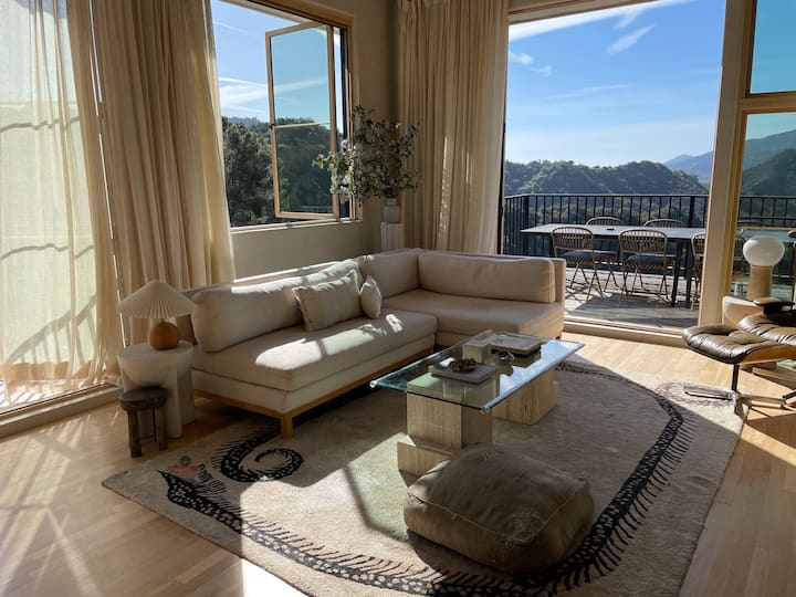 Bright And Airy Topanga Home W/spectacular Views - Calabasas, CA