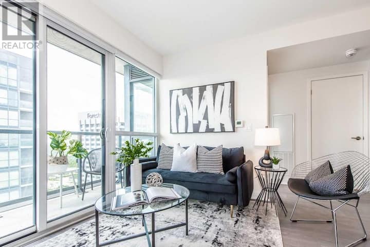 2b2baths 1min To Bus Near Dvp&401  Highview Condo - Toronto