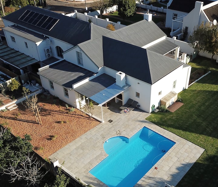 Large 2 Bedroom House With Private Pool & Garden - Franschhoek