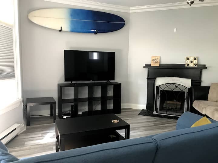 Ideal Location - Lg 2 Bedroom Apt W/ Free Parking - Halifax, NS, Canada