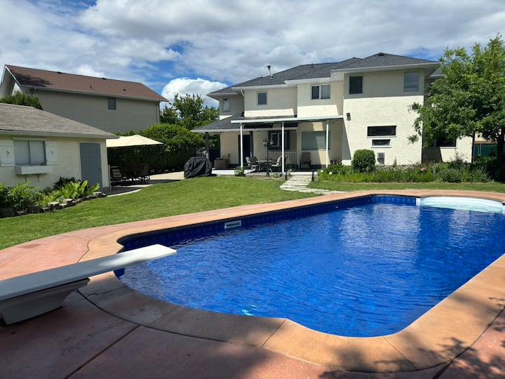 Park Side 2 Bed 2 Bathroom Basement Suit - Kelowna