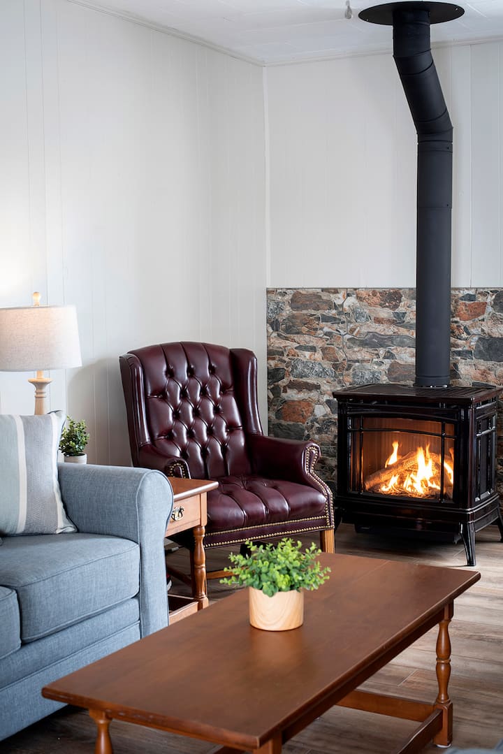 Historic 1868 Stonehouse W/ Countryside Views - Clinton