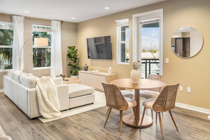 Casa Monte Carlo® Designer 2br Condo W/ Gym, Pool - Irvine, CA