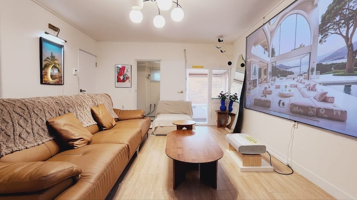 Near Seoul Station, 2f / 3br, 7bed, 2bt - Seoul