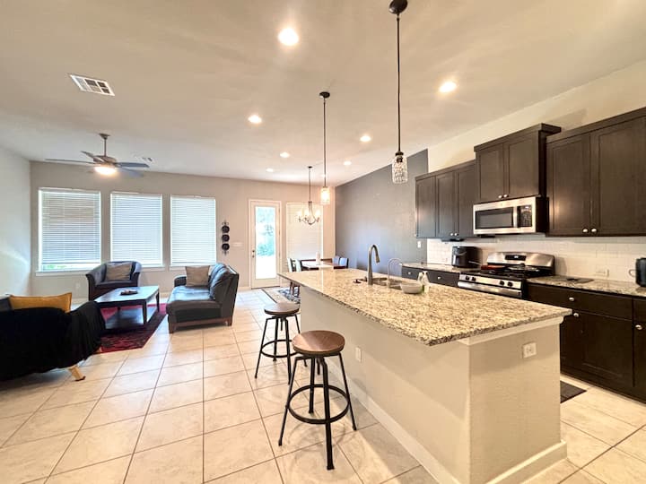 Spacious 2bd/1ba/central/wifi/home Office/coffee - Leander, TX