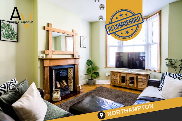 Stylish 2-bed House With Garden & Free Parking - Northampton