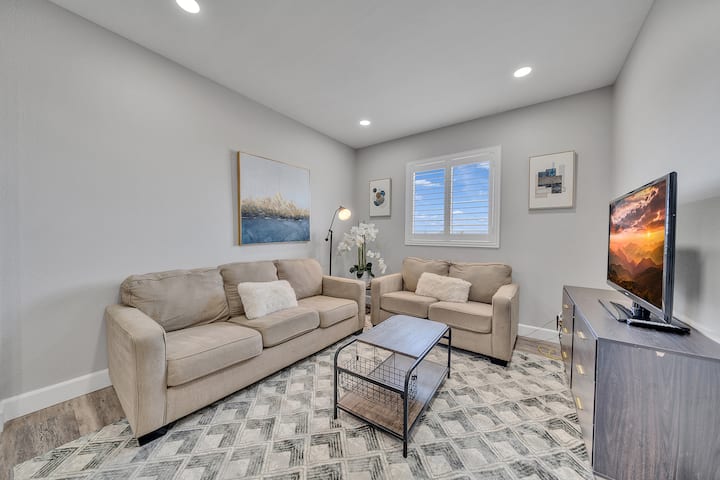 Modern 5br Retreat｜includes Office & Study｜g#41354 - Moreno Valley, CA