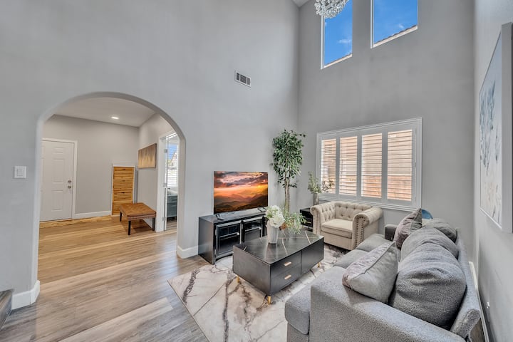 Stylish 5br Retreat｜office & Study G#41354 - Moreno Valley, CA
