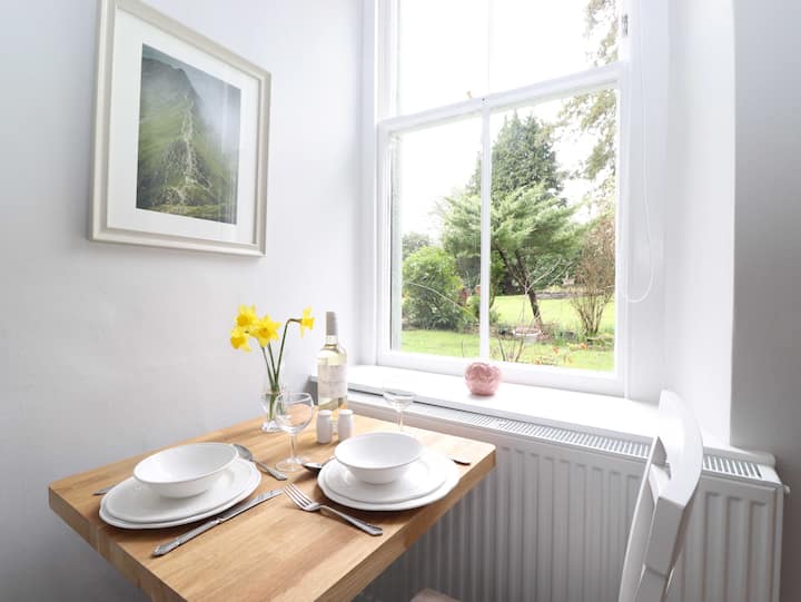 Open Plan Apartment, Separate Kitchen And Bathroom - Keswick