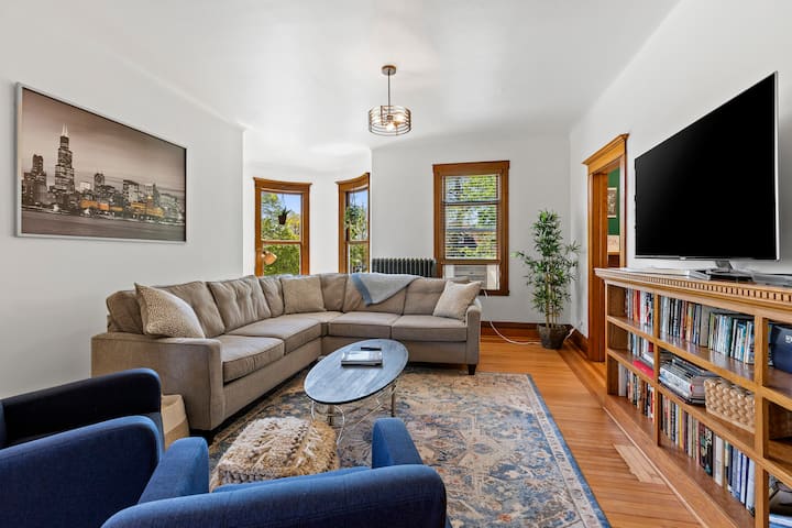 Restored Victorian 5* Locale Queen Beds W/ Parking - Oak Park, IL