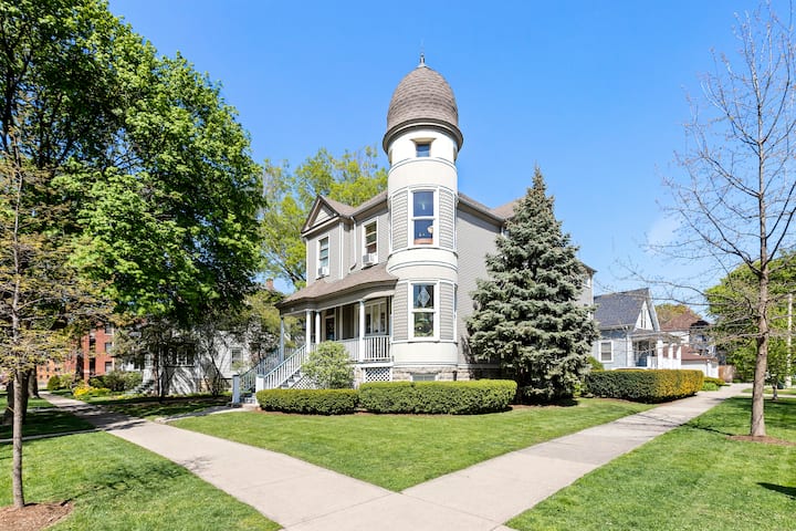 Restored Victorian 5* Locale Queen Beds W/ Parking - Şikago, IL