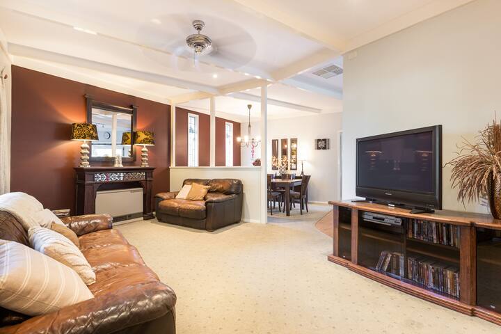 Eden House - Beautiful Resort Style Holiday Home - Mildura