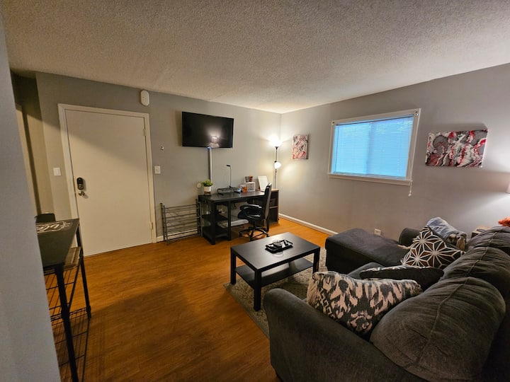 Affordable 1 Bed Apt Close To Kumed/school #12 - Kansas City, MO