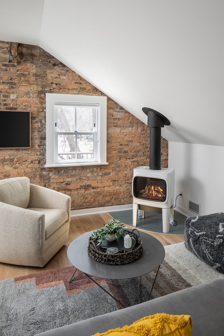 Riverside Getaway | Apt Above Getaway Motor Café - サン・フランシスコ・タウンシップ, MN
