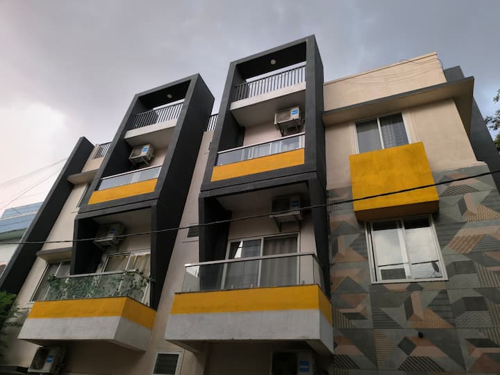 Orraica 301 : Entire 1bhk | Kitchen | Wifi |Ac - Indore