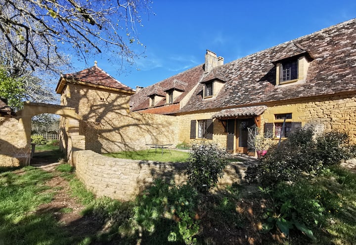 Gîte L'oustal Avec Très Grande Piscine Partagée - Frankrijk