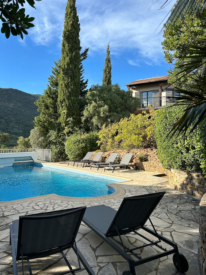 Le Rayol, Très Agréable Villa Avec Piscine - Rayol-Canadel-sur-Mer