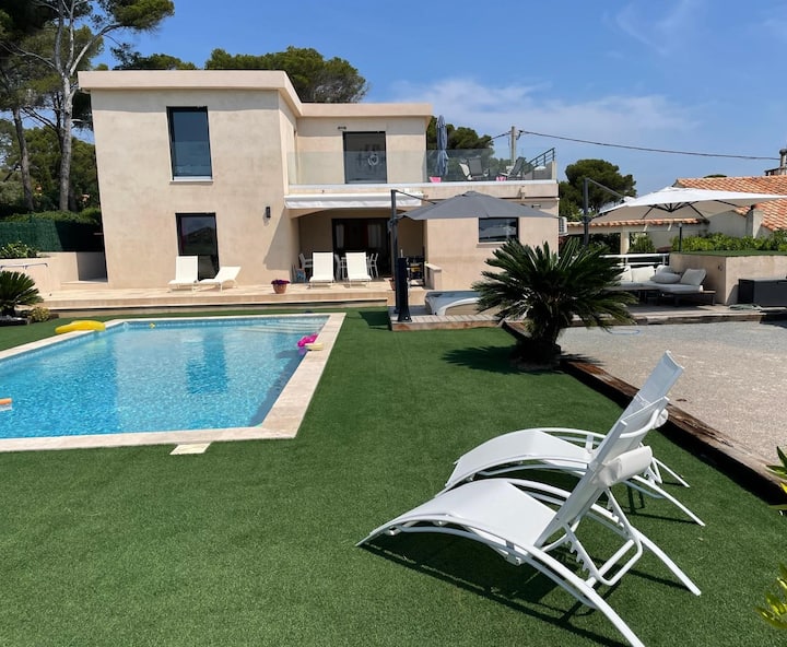 Villa  +Parkings
200m De La Mer,  Climatisée - French Riviera