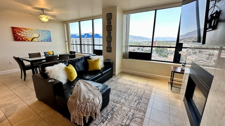 Stunning Views Penthouse Downtown Reno - 雷諾