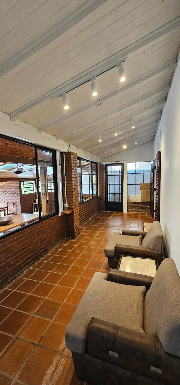 Casa Em Condomínio | Piscina, Sauna E 3 Suítes - Ibiúna