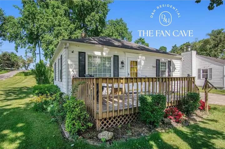 The Fan Cave - Walk To Nd! - South Bend, IN