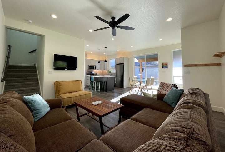 New Lake & Ski Modern House - Lake Pend Oreille, ID