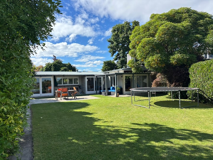 Private Family Home With Views - Tauranga
