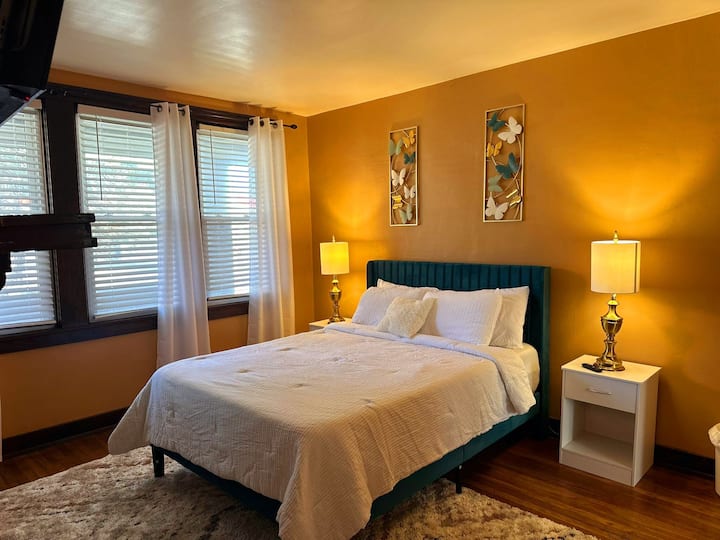 2 Bed Near Pittsburgh - Forest Hills, PA