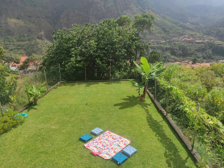 Casa Girassol Uma Janela Para O Nascer Do  Sol - Madeira