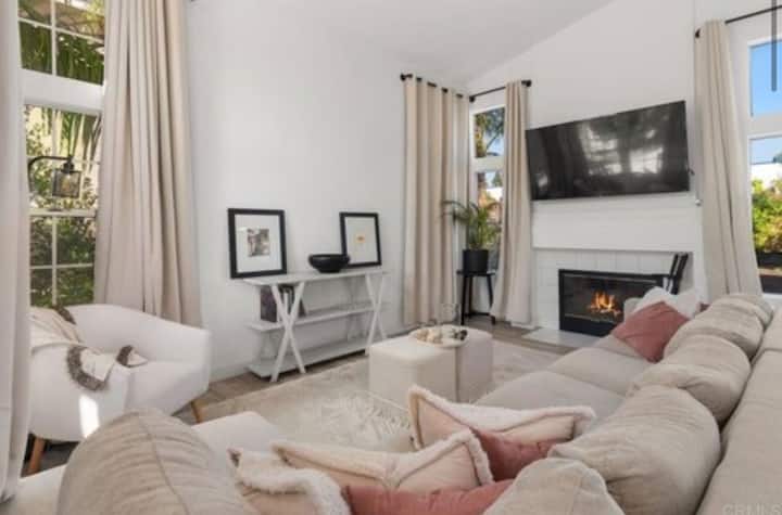 Beautiful Bright San Diego Home (Carlsbad) - San Marcos, CA