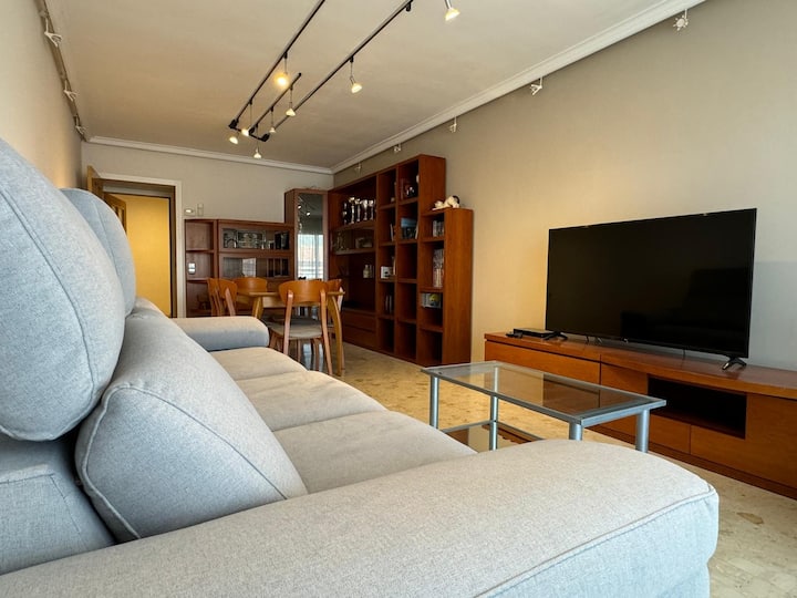 Amplio Piso En Reus/parking/wifi/ac - Reus