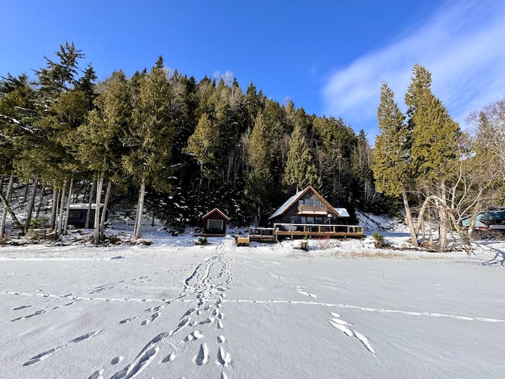 Private Lakefront Cabin W/ Hot-tub & Outdoor Sauna - Terrace