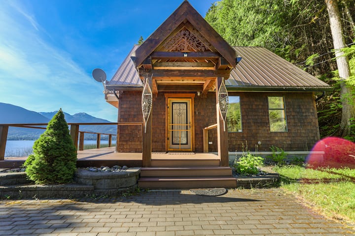 Private Lakefront Cabin W/ Hot-tub & Outdoor Sauna - Terrace