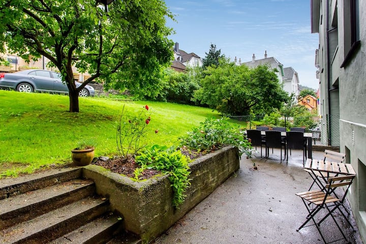 Spacious Top-floor Apartment With Balcony, Central - Bergen