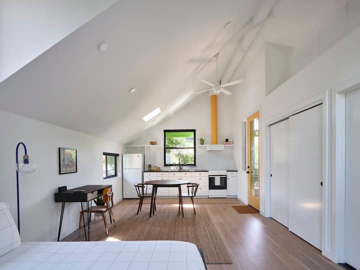 Healing Plant Studio Apt - Austin, TX