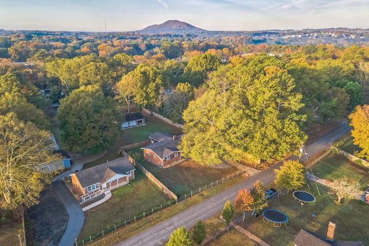 5 Bedrooms | Safe Neighborhood | 6 Flags - Marietta, GA