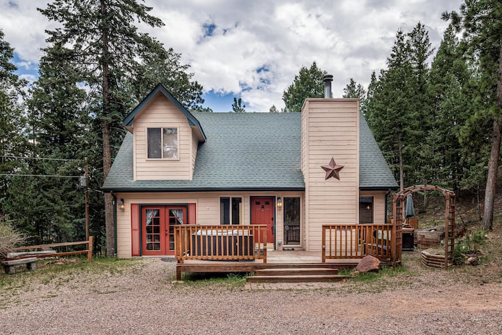 Cozy Woodland 2bdrm/1 Bath Cabin W/ Hot Tub - Woodland Park, CO
