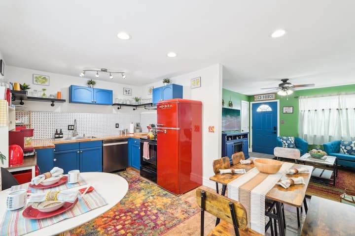 Vibrant Pet & Family Friendly Haven - Arvada, CO