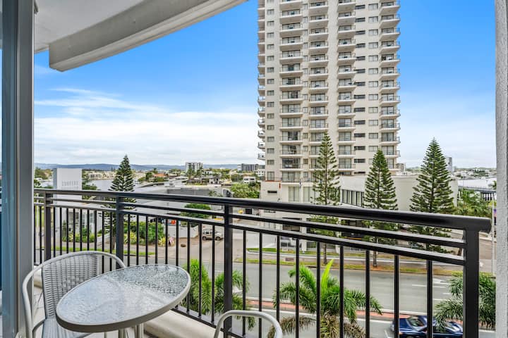 Central 1 Bedroom Apartment In Surfers Paradise - Surfers Paradise