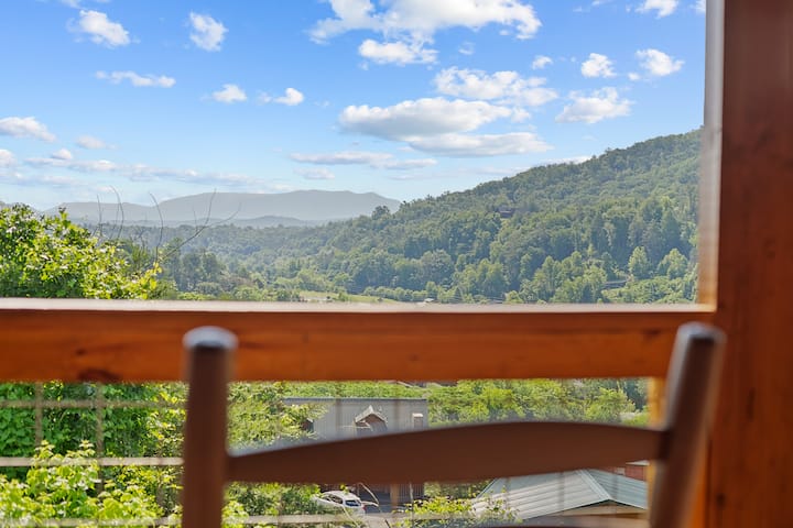 Amazing Mtn Views/firepit/theatre/hottub - Pigeon Forge, TN