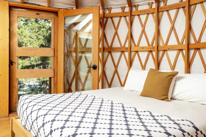 Off Grid Yurt - Grover Hot Springs State Park, Markleeville