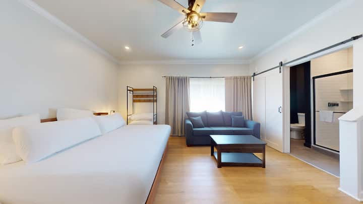 Surf Club 01 - Pura Vida Suite (Beach & Pool) - Sea Isle City, NJ