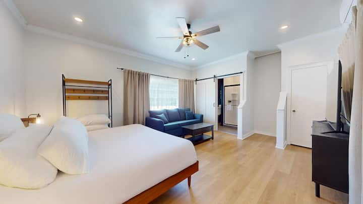 Surf Club 01 - Pura Vida Suite (Beach & Pool) - Sea Isle City, NJ