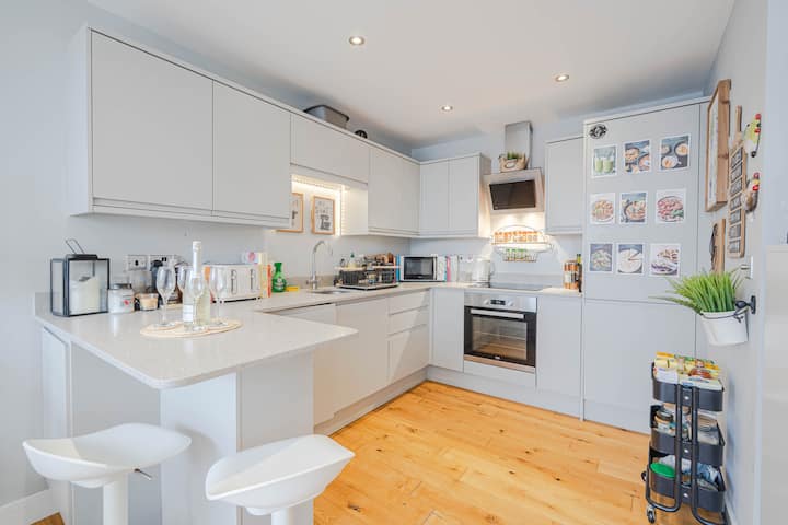 Stunning Bright Two Bedroom Flat In Southbourne - Bournemouth
