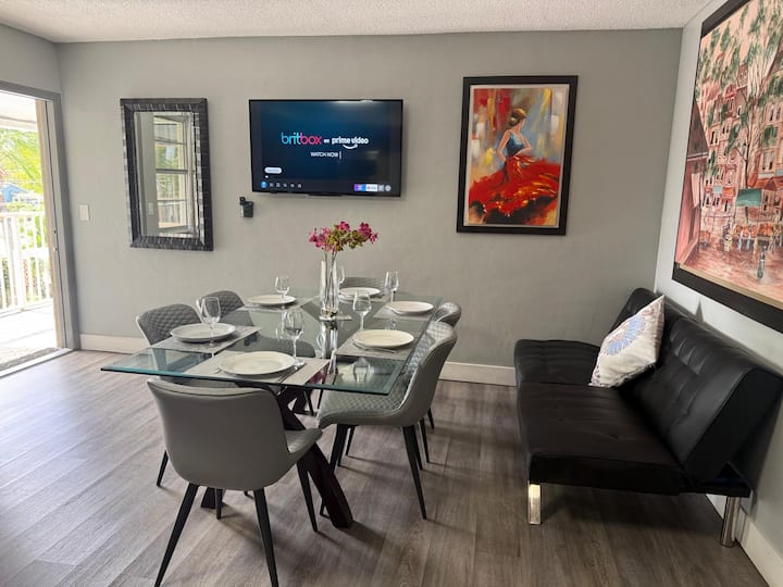 3 Bedroom Suite, Pool, Kitchen, Bbq - Hallandale Beach, FL