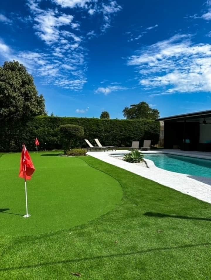 Your Private Retreat W/heated Pool & Putting Green - Miramar, FL
