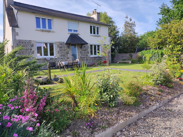 Maison Avec Jardin à 6kms De La Mer. - Plougrescant