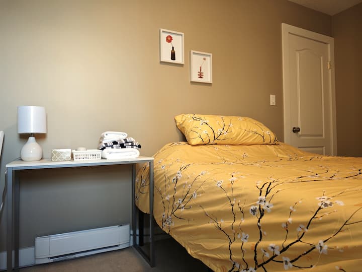 Lovely- -Cozy Room(1 Queen Size Bed) #4 - Whitehorse
