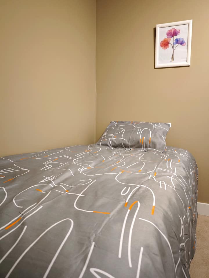 Lovely- Cozy Room (2 Single Beds) #3 - Yukon